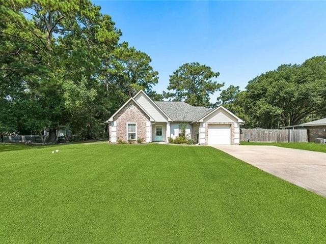 42 Helen Dr, Madisonville, LA 70447