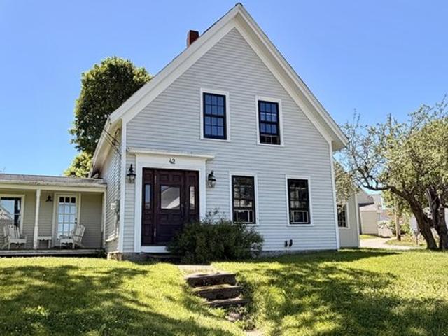 42 High St, Vinalhaven, ME 04863
