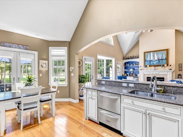 42 Iris Ln