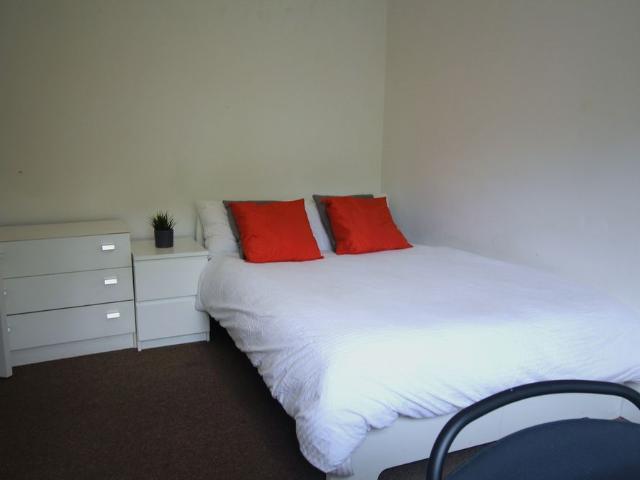 42 Kelso Gardens, LS2 9PS, Leeds