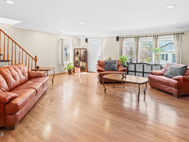 42 Lake Boulevard