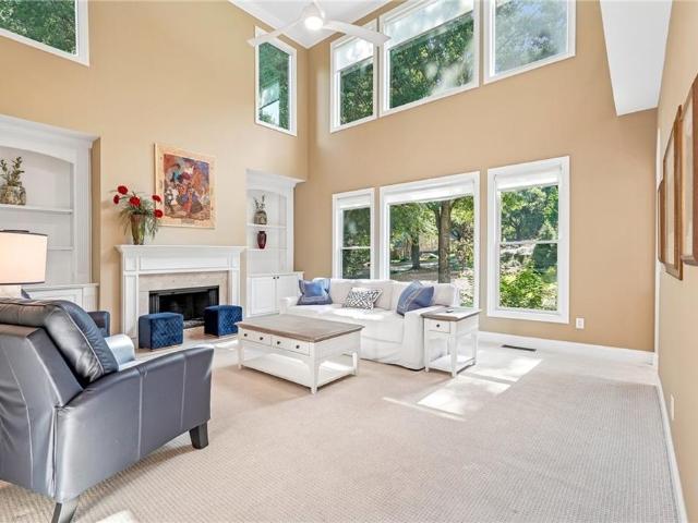 42 Lakecrest Circle