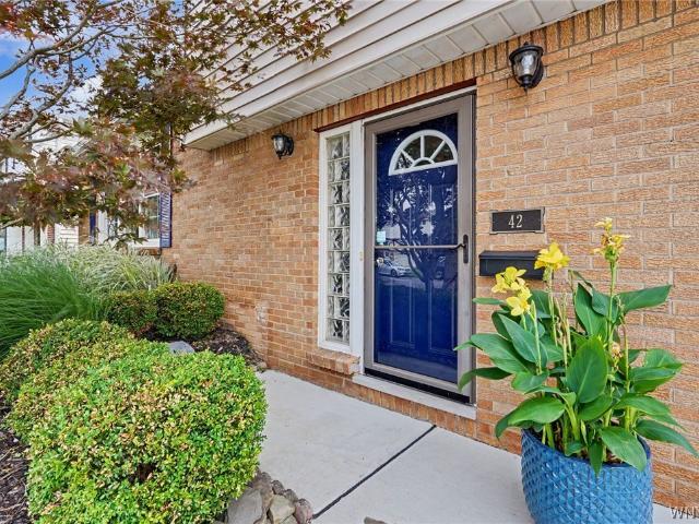 42 Leni Lane