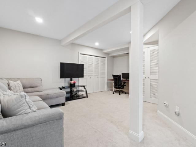42 Lexington Ln # E