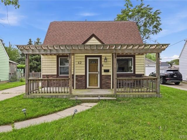 42 Lindbergh Ct, Buffalo, NY 14225
