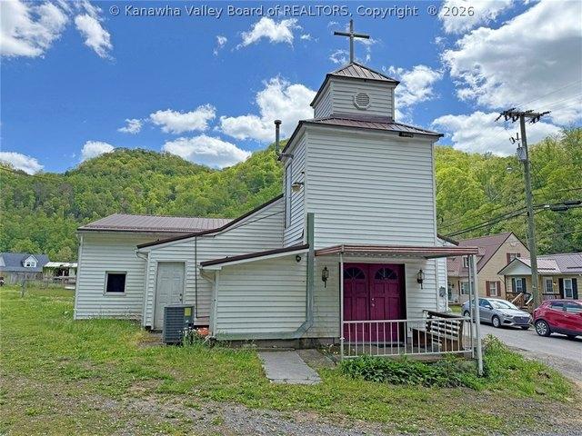42 Madison Ave, WV 25826