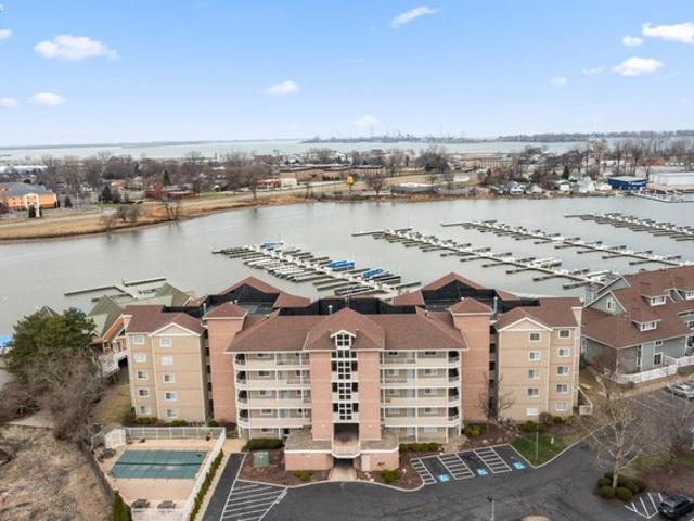 42 Marina Point Dr, Sandusky, OH 44870