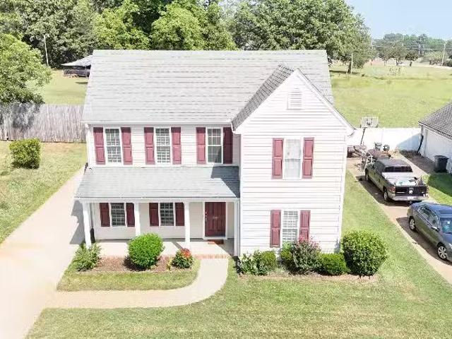 4/2 master on main Easley 316 Springfield Cir