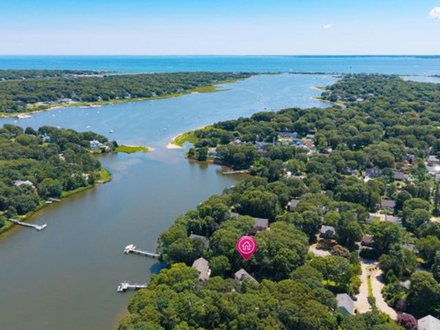 42 Mattapan St, Falmouth, MA 02540