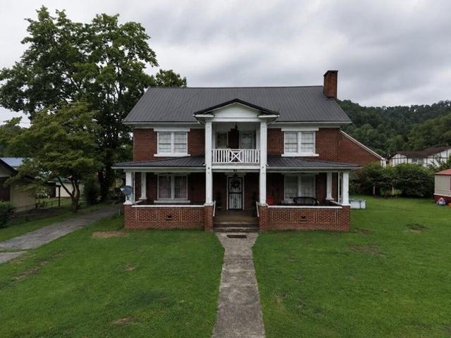 42 Meade St, Kermit, WV 25674