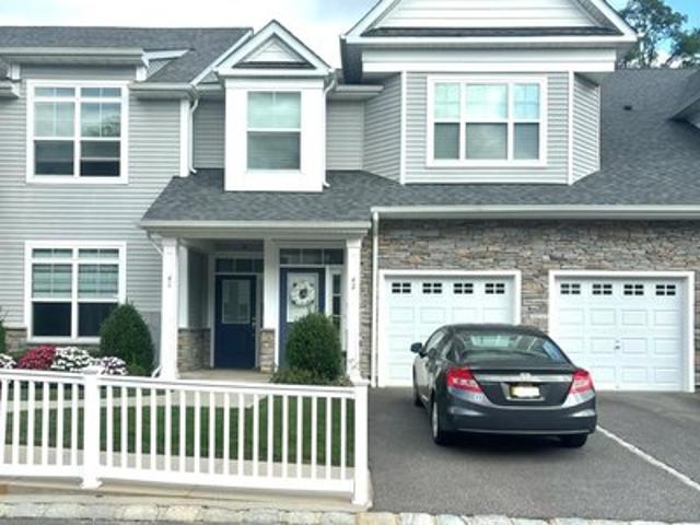 42 Meadowbrook Ln, Smithtown, NY 11787