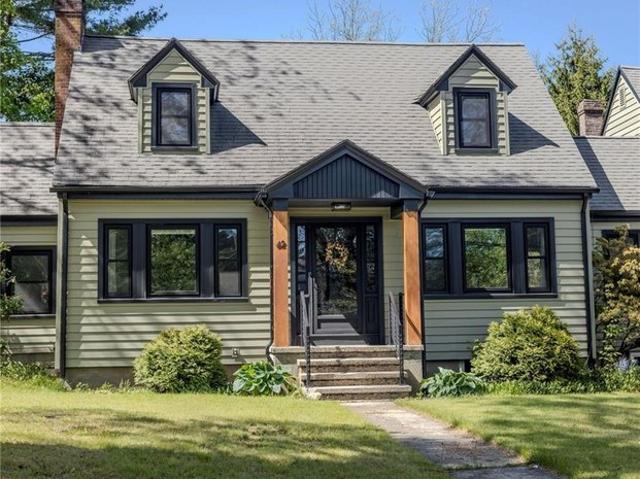 42 Mechanic St, North Smithfield, RI 02896