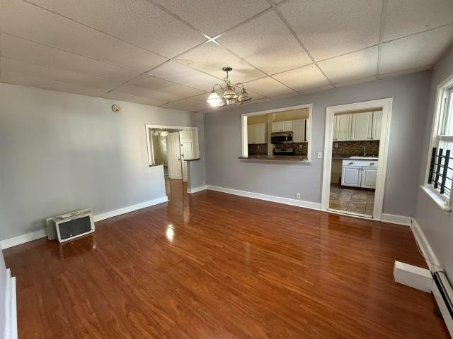 42 Montrose Ave # 2