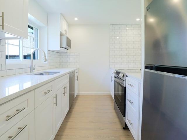 42 N Main St Apt 83, West Hartford, CT 06107
