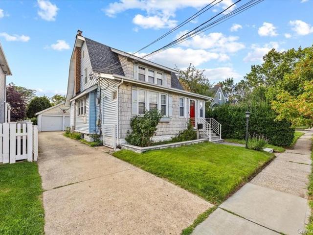 42 N Corona Ave, Valley Stream, NY 11580