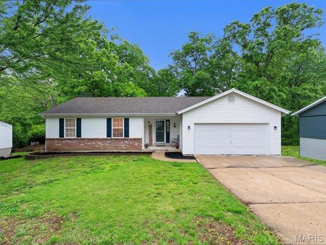 42 N Kern Dr, O'Fallon, MO 63366