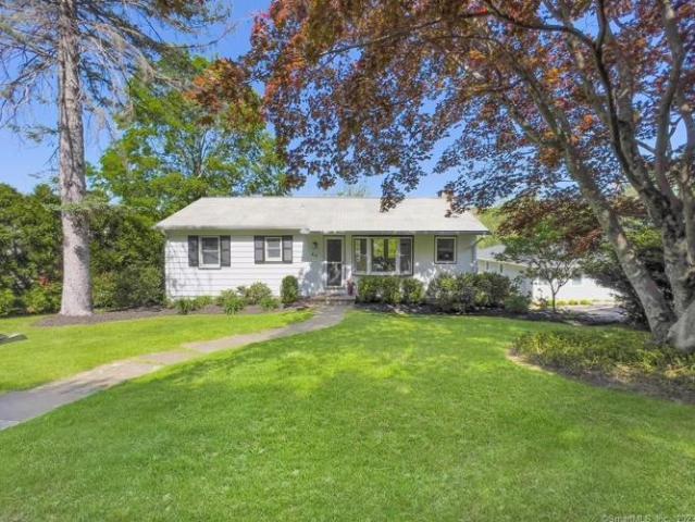 42 N Lake Shore Dr, Brookfield, CT 06804