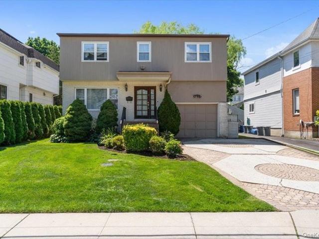 42 North Rd, Great Neck, NY 11024