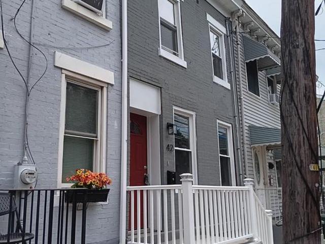 42 Oak Street