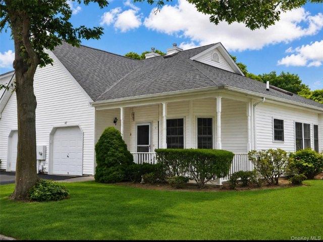 42 Oyster Cove Ln, Blue Point, NY 11715