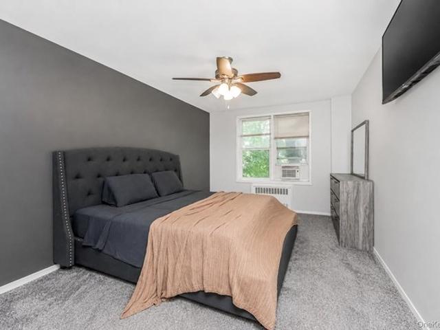 42 Pine St Apt 3M, Yonkers, NY 10701