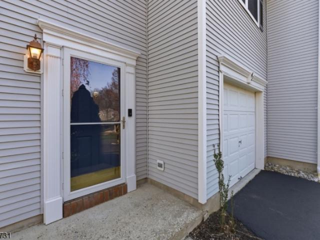 42 Pond Hollow Dr