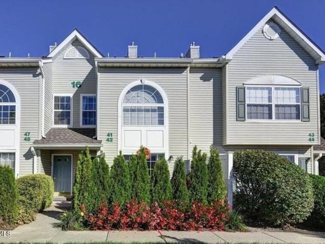42 Richmond Ct, Tinton Falls, NJ 07712