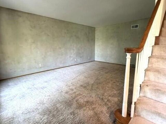42 Robin Hill Dr