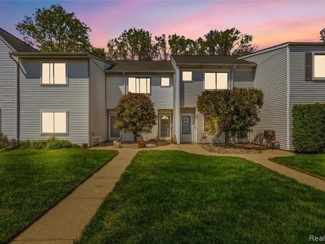 42 Rosebud Ln, Mount Clemens, MI 48043