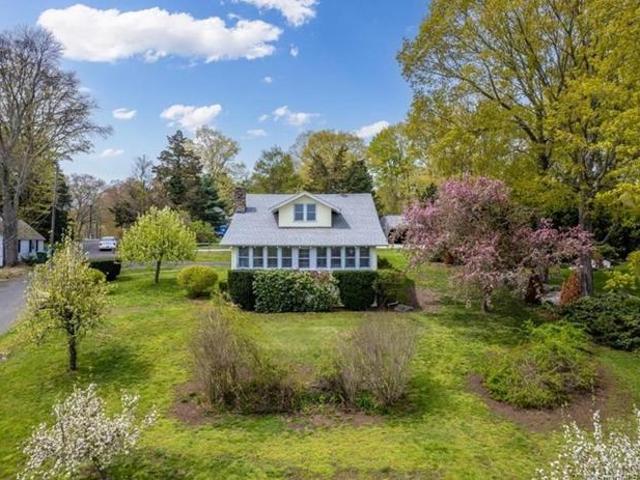 42 S Main St, Essex, CT 06426