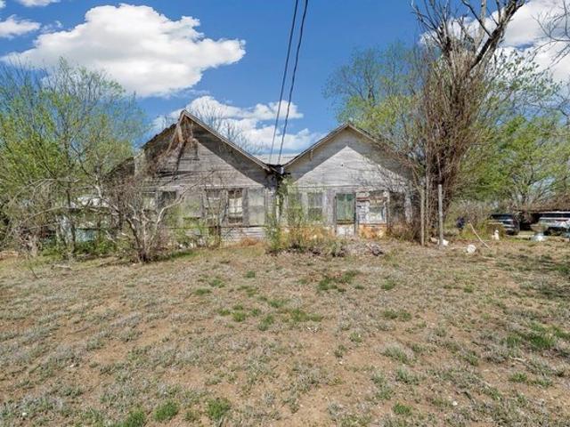 42 S Old Spanish Trl, Uhland, TX 78640