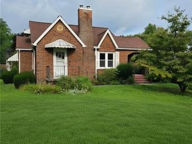 42 S Crescent Ave, Hermitage, PA 16148