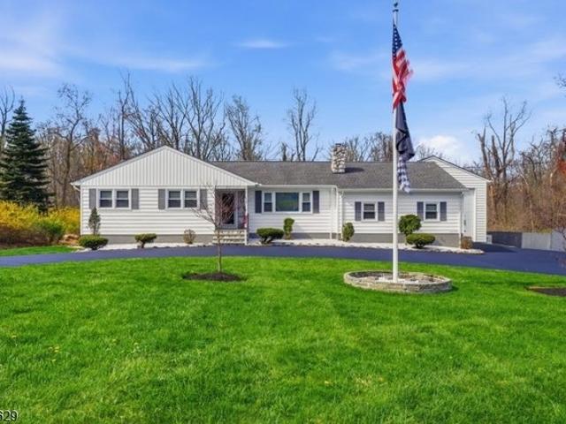 42 Schoolhouse Rd, Randolph, NJ 07869