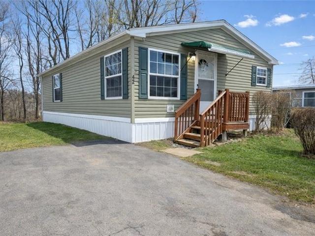 42 Sebastian Dr, Rochester, NY 14625