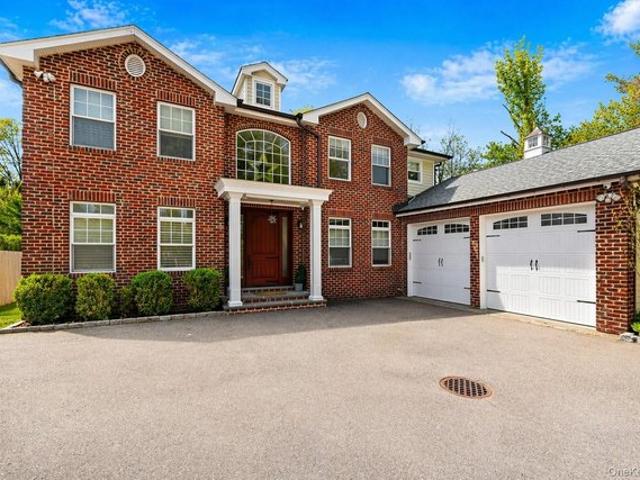 42 Skunks Misery Rd, Locust Valley, NY 11560