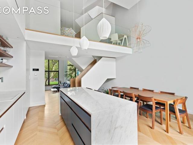 42 Sharon St, Brooklyn, NY 11211
