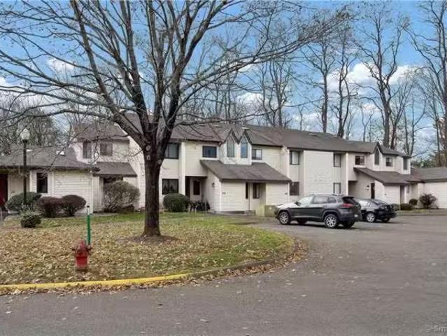 42 Simsbury Lndg, Simsbury, CT 06070