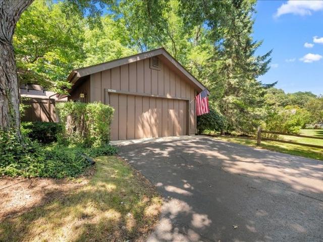 42W466 Red Bud Ct, Saint Charles, IL 60175