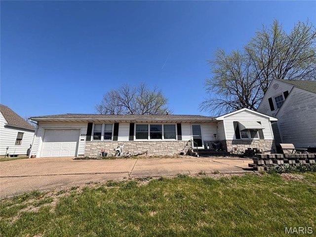 4304 McMasters Ave, Hannibal, MO 63401