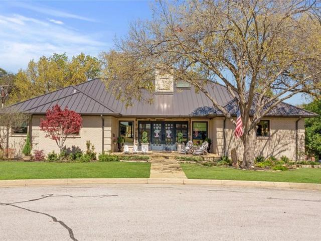 4304 Briarhaven Rd, Fort Worth, TX 76109