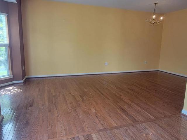 43052 Candlewick Square