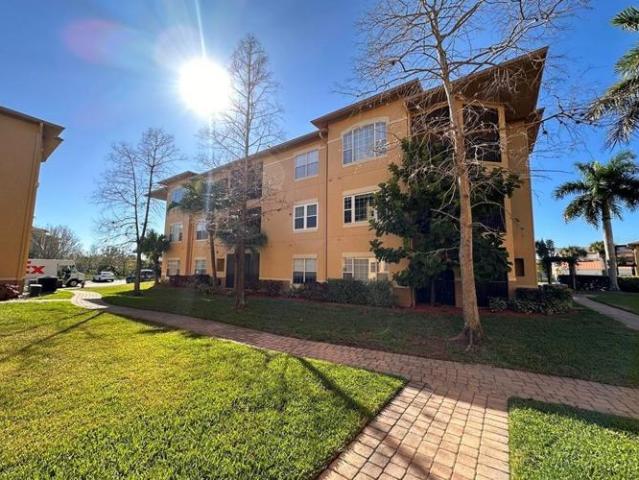 4305 Bayside Village Dr #202, Tampa, FL 33615