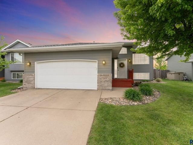 4305 S Wilson Ave, Sioux Falls, SD 57106