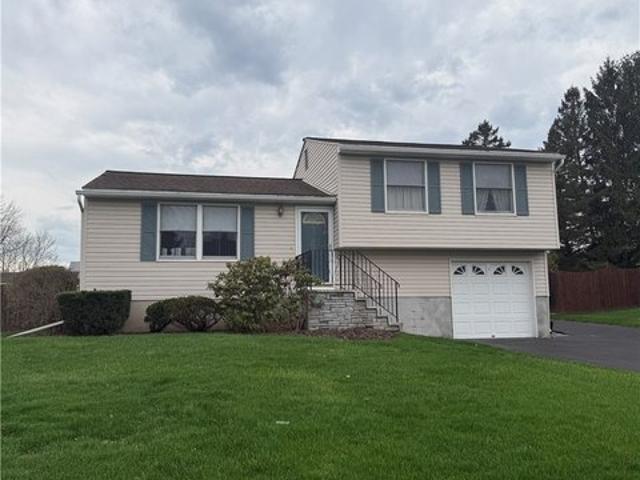 4306 Amblewood Ln, Clay, NY 13041