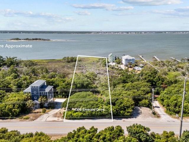 4306 Emerald Dr, Emerald Isle, NC 28594