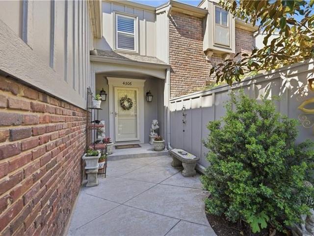 4306 W 111th Ter, Leawood, KS 66211