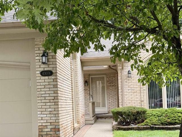 43076 W Kirkwood Dr, Clinton Township, MI 48038