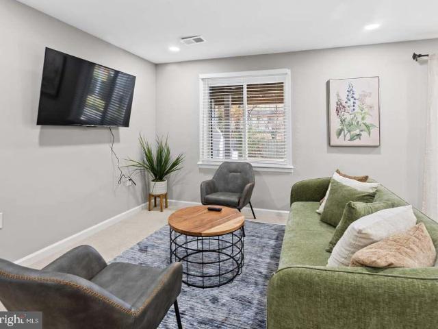 4307 San Carlos Dr, Fairfax, VA 22030 | MLS #VAFX2325