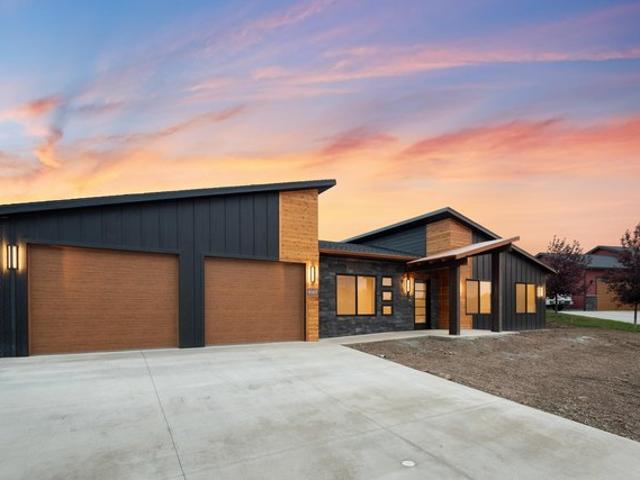 4307 Shaker Dr, Rapid City, SD 57701