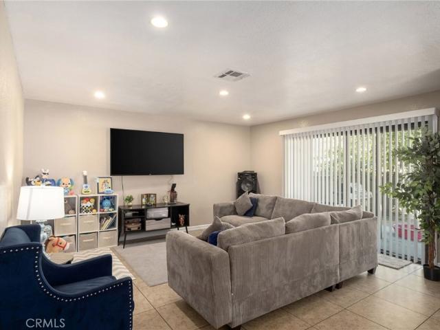 4308 E Woodward